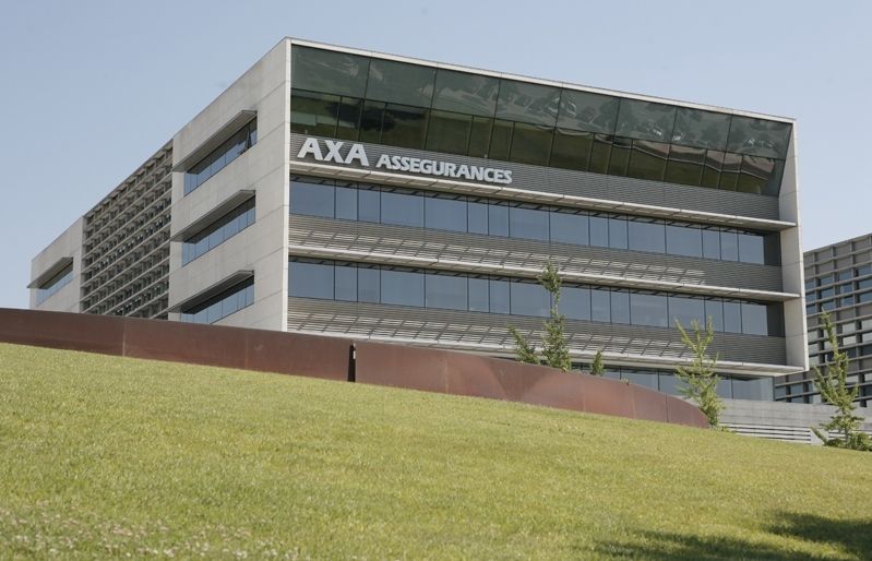 L'empresa d'assegurances AXA redueix un 60% el benefici