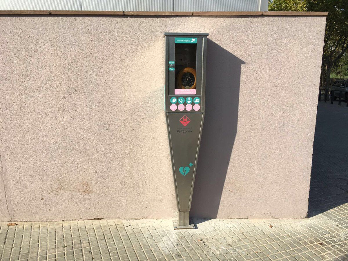S'instal·len cinc desfibril·ladors a Valldoreix
