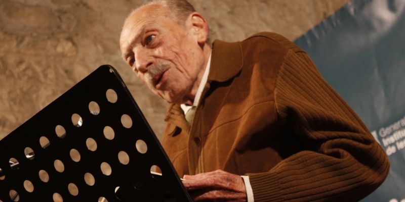 Gerard Vergés omple el claustre de versos per tancar l'11è Festival de ...