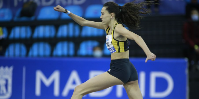 Elda Romeva lidera la prova de triple salt en el Campiona...