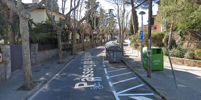 Un foc crema en un habitatge del passeig de Valldoreix