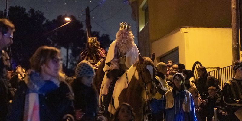 Petits i grans viuen la màgia dels Reis a Les Planes