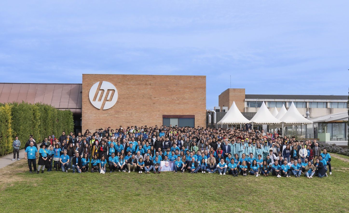 L'American School de Barcelona guanya la 10a competició de programació HP CodeWars